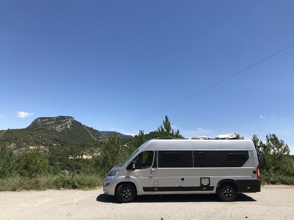 komplett ausgestatteter Kastenwagen auf (36292023) Campanda.com